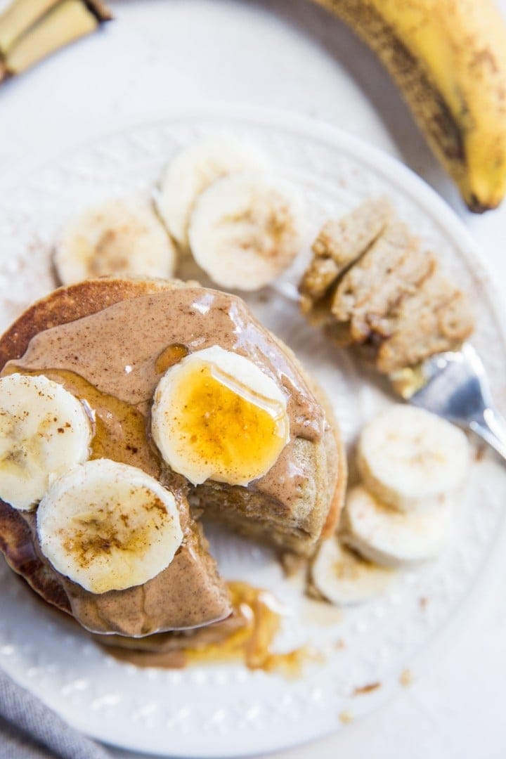 Flourless Oatmeal Banana Pancakes - The Roasted Root
