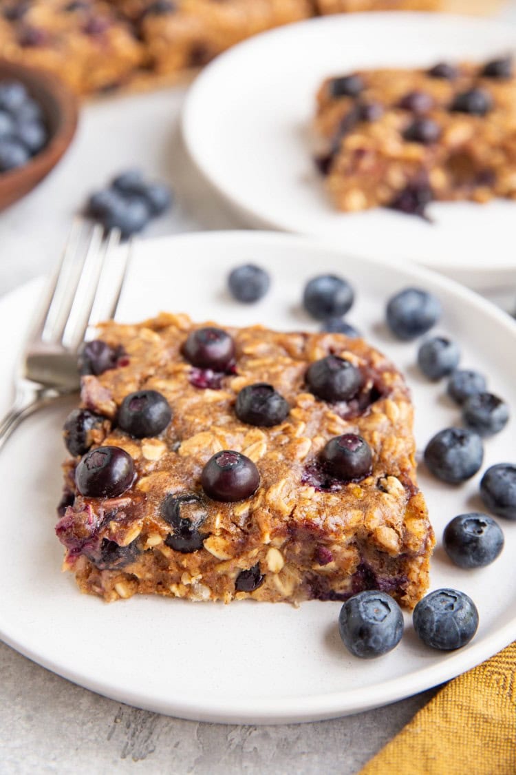 4-Ingredient Healthy Blueberry Breakfast Bars - The Roasted Root