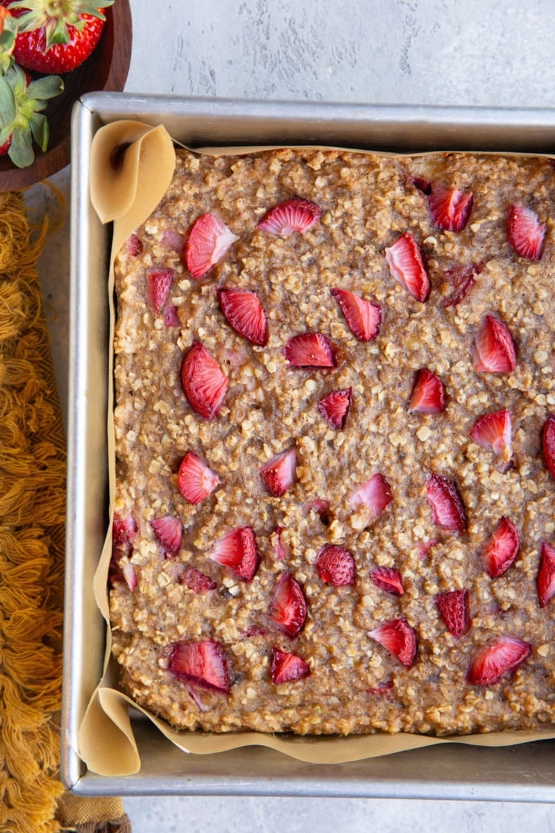 4-Ingredient Healthy Strawberry Breakfast Bars - The Roasted Root